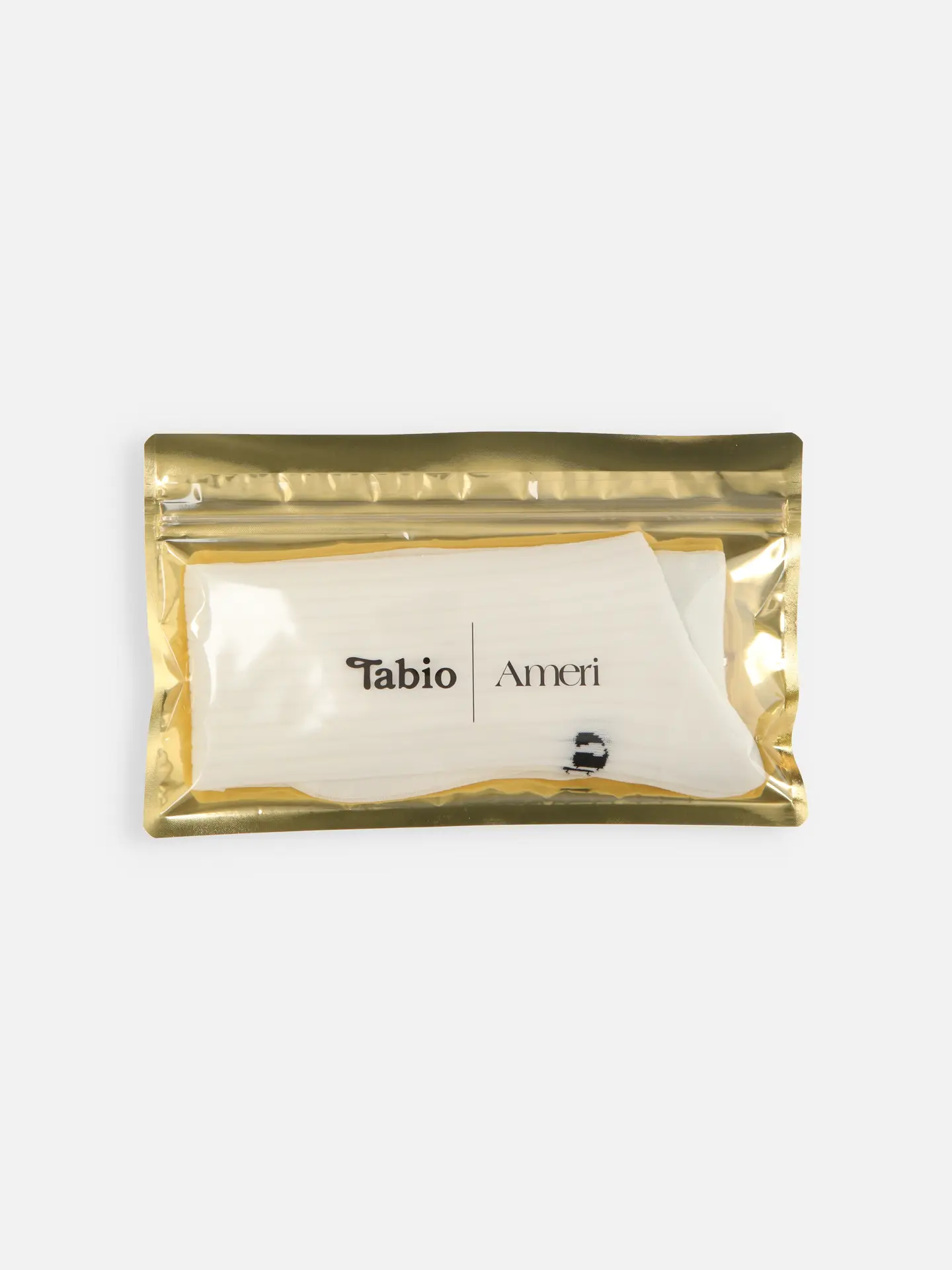 【Ameri×Tabio】HEEL LOGO LONG SOCKS ( 021170196 ) | 靴下屋公式通販 Tabio オンラインストア