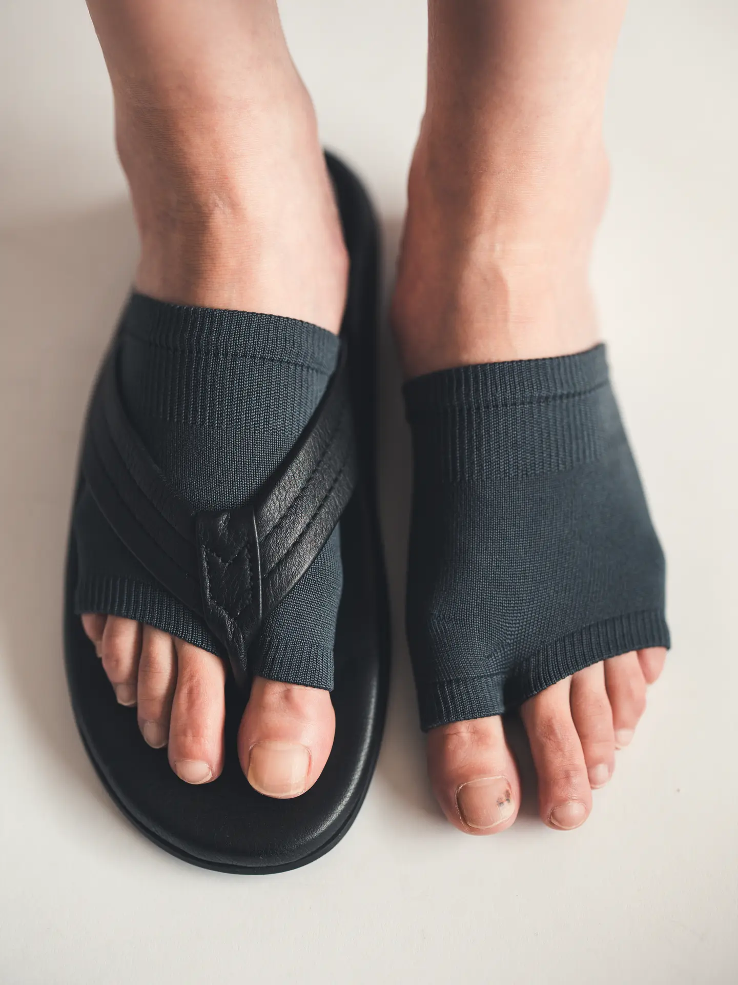 【Tabio MEN】滑り止め付きCOOLMAX®トングソックス ( 062190029 ) | 靴下屋公式通販 Tabio オンラインストア