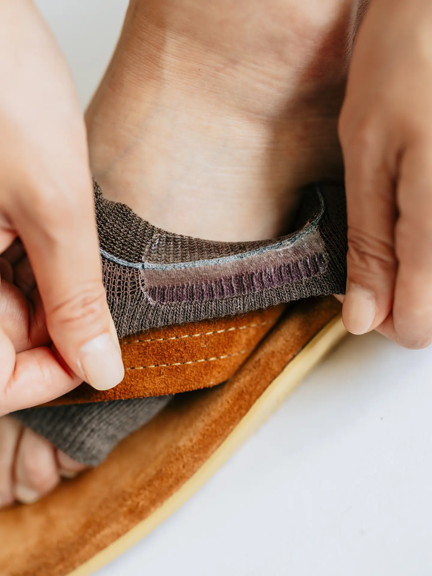 【Tabio MEN】吸水速乾性と温度調整機能を兼ね備えた、新発想のトングソックス ( 062190031 ) | 靴下屋公式通販 Tabio オンラインストア