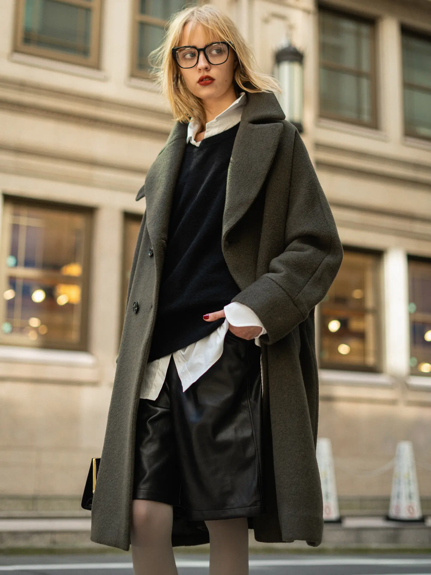 【WEB限定】フェイクレザーハーフパンツ L-LL ( 081830001 ) | 靴下屋公式通販 Tabio オンラインストア