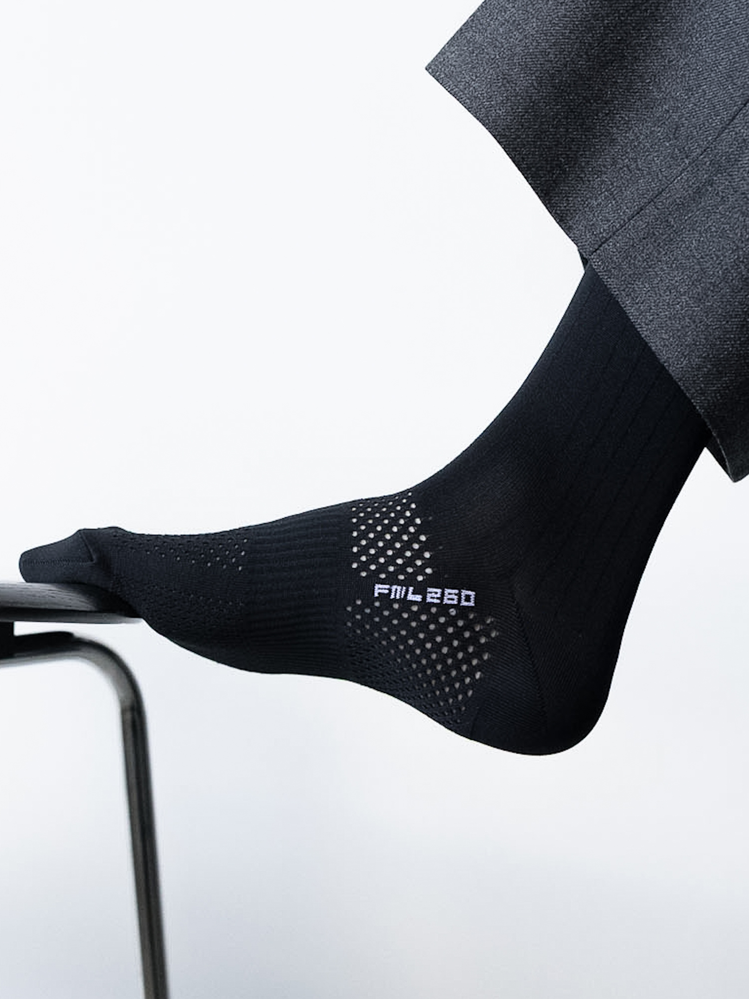 【Tabio MEN】軽い・涼しい・吸水・速乾 サポートクルー丈ソックス ( 062142386 ) | 靴下屋公式通販 Tabio オンラインストア